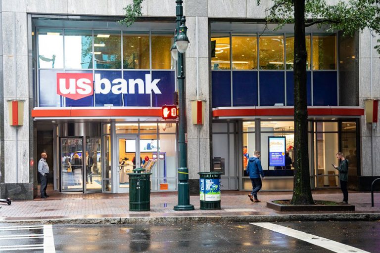 15 Best National Banks in America for 2026